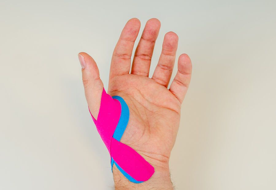 Hände und Arme tapen – Schmerzlinderung & Stabilität